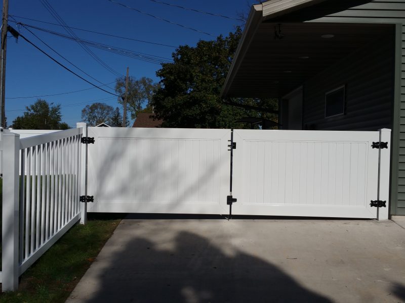 Double Vinyl Gate Gallery | Phillips Outdoor Services - Onalaska, WI