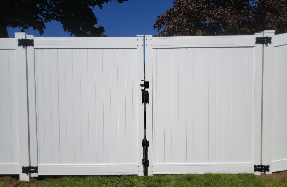 Double Vinyl Gate Gallery | Phillips Outdoor Services - Onalaska, WI