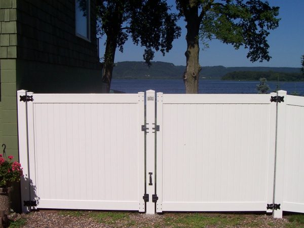 Double Vinyl Gate Gallery | Phillips Outdoor Services - Onalaska, WI
