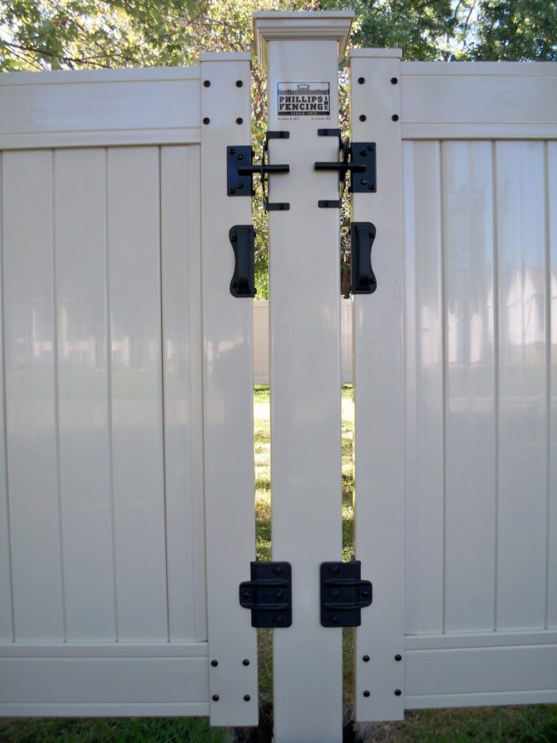 Double Vinyl Gate Gallery | Phillips Outdoor Services - Onalaska, WI