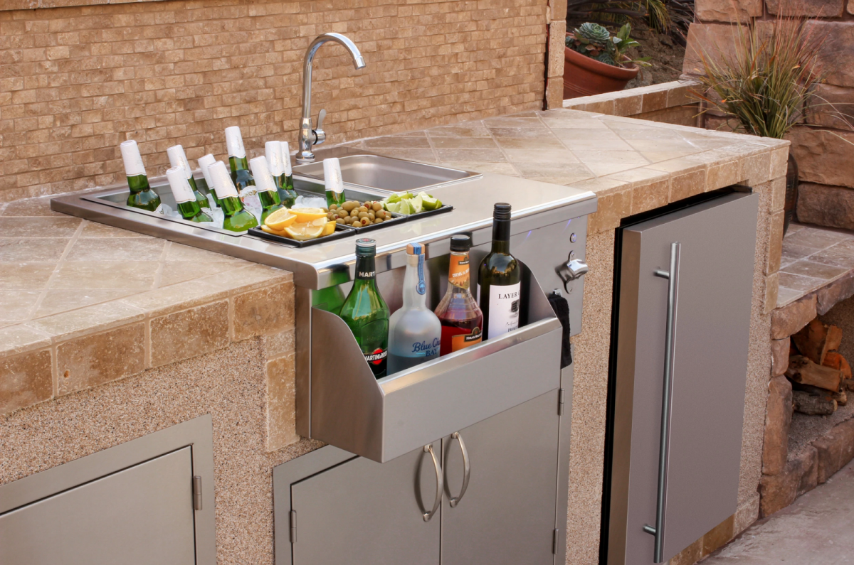 Outdoor Kitchens | Grills, Ovens, Fridges, Storage, and More